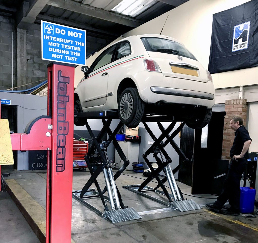 About Manor Garage, Rawcliffe, York (tel: 01904 611802)